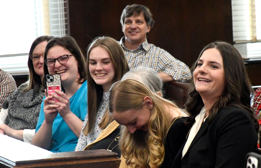 Judge Emily Niezer Johnston thanks supporters at swearing in ceremony ...