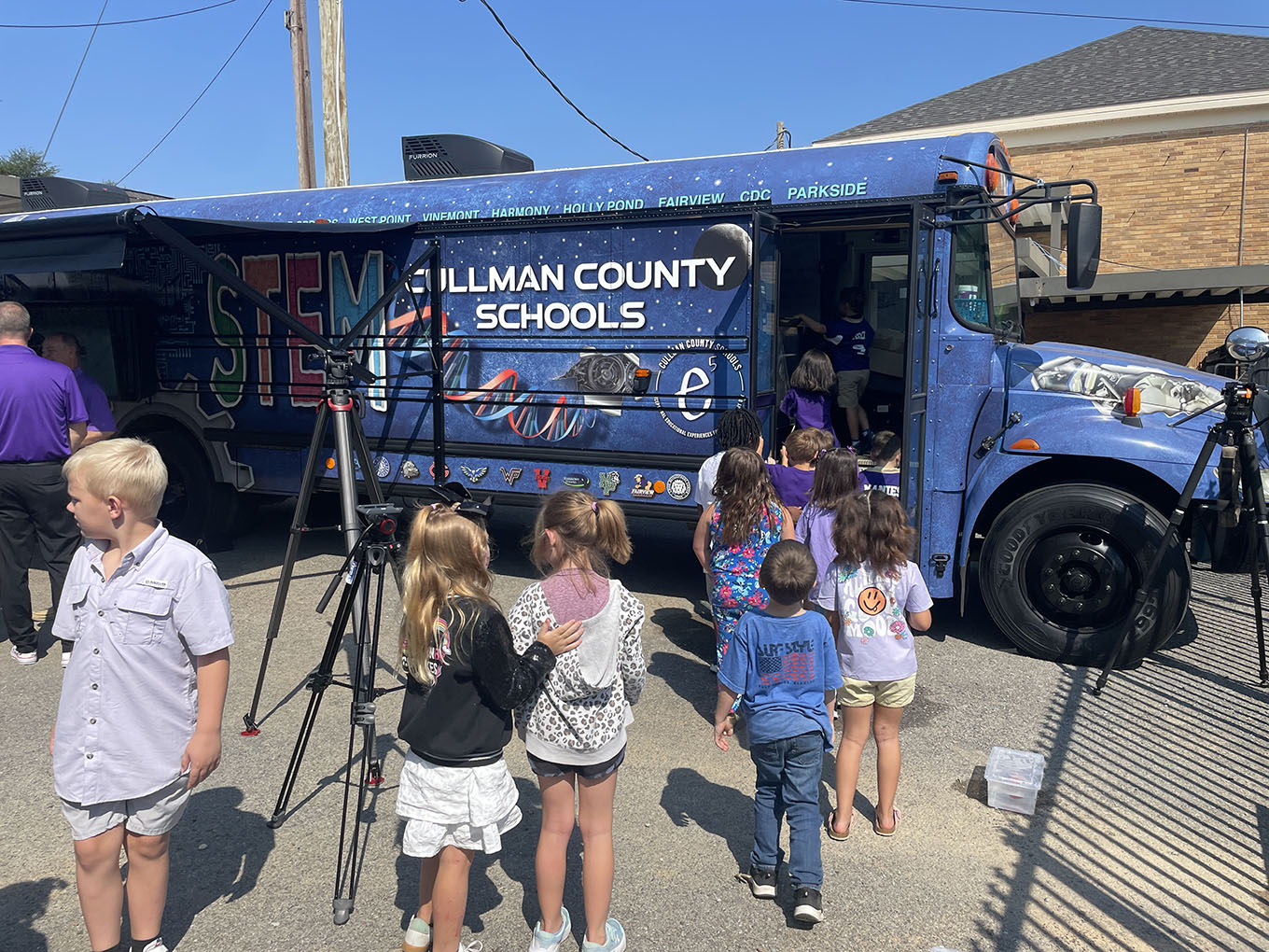On the move: CCBOE unveils new STEM education bus | The Cullman Times
